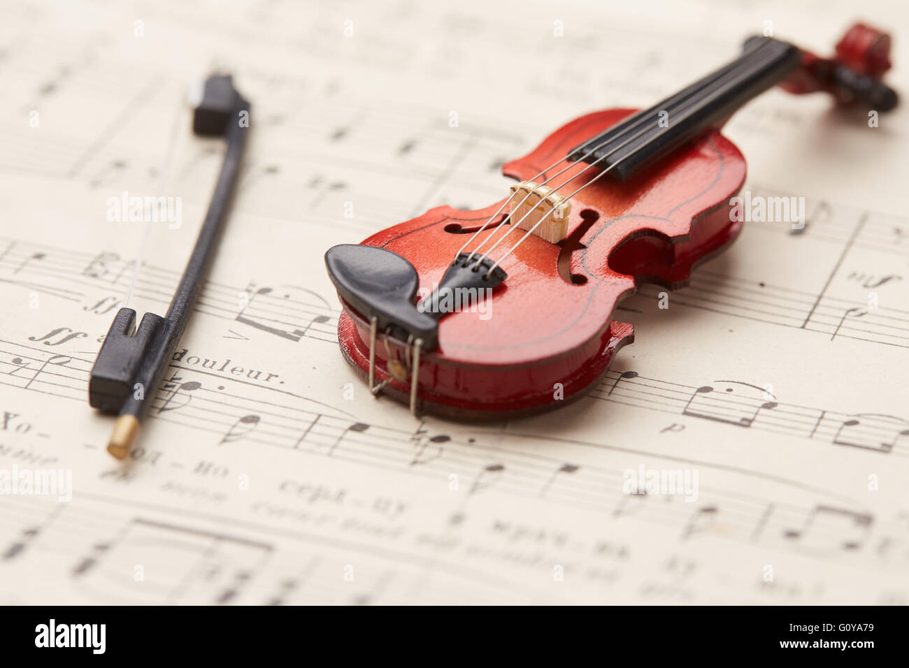 violin on of notes background Stock Photo - Alamy