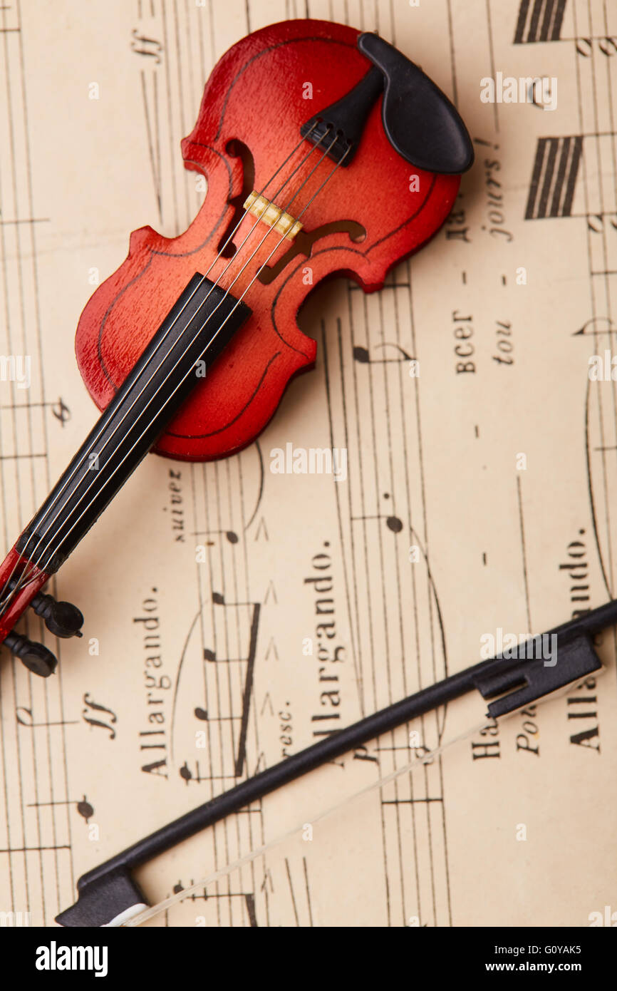 violin on of notes background Stock Photo - Alamy