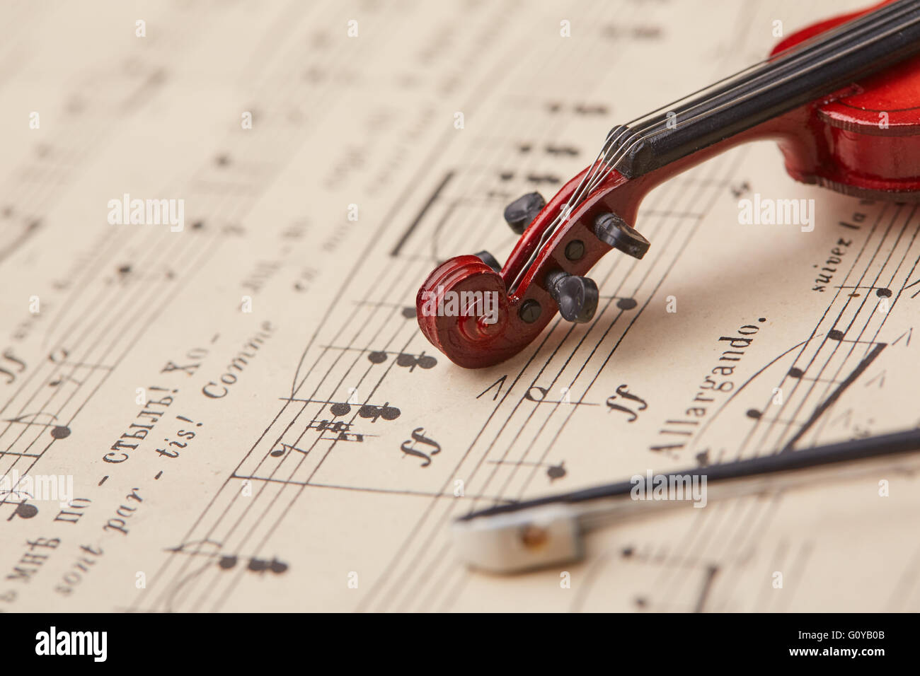 violin on of notes background Stock Photo - Alamy