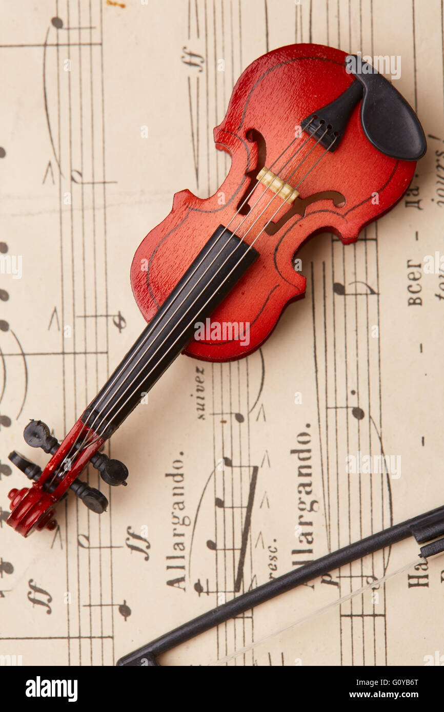 violin on of notes background Stock Photo - Alamy