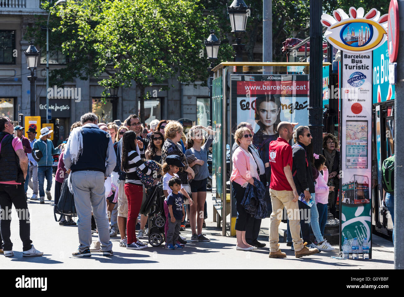 Family waiting at bus stop hi-res stock photography and images - Alamy