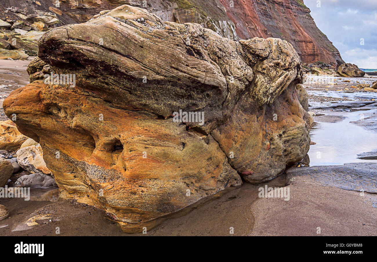 Rock pool britain low tide hi-res stock photography and images - Alamy