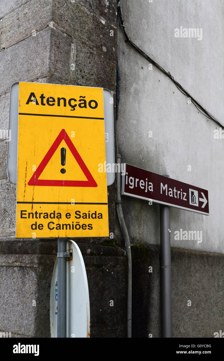 Sign warning portuguese hi-res stock photography and images - Alamy