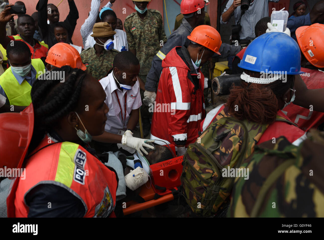 Nairobi, Kenya. 5th May, 2016. Rescuers carry a female survivor in ...