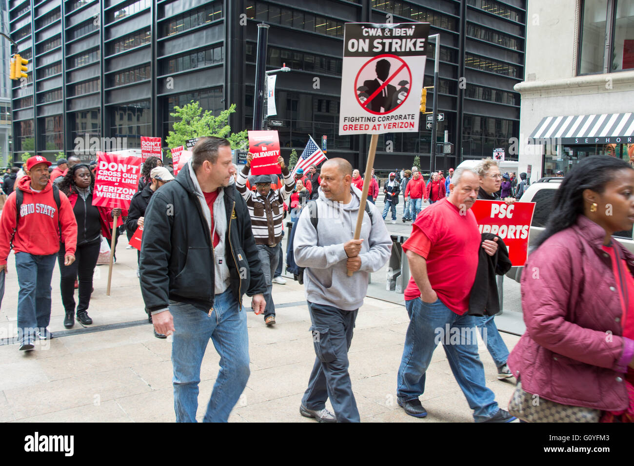 New York, USA. 5th April 2016. Hundreds of striking Verizon workers ...