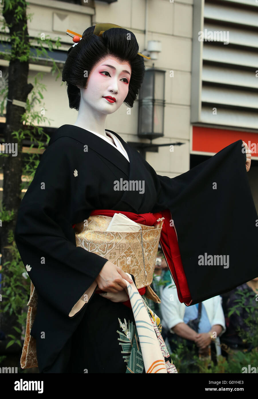Tokyo, Japan. 5th May, 2016. A geisha performs traditional dances on a ...