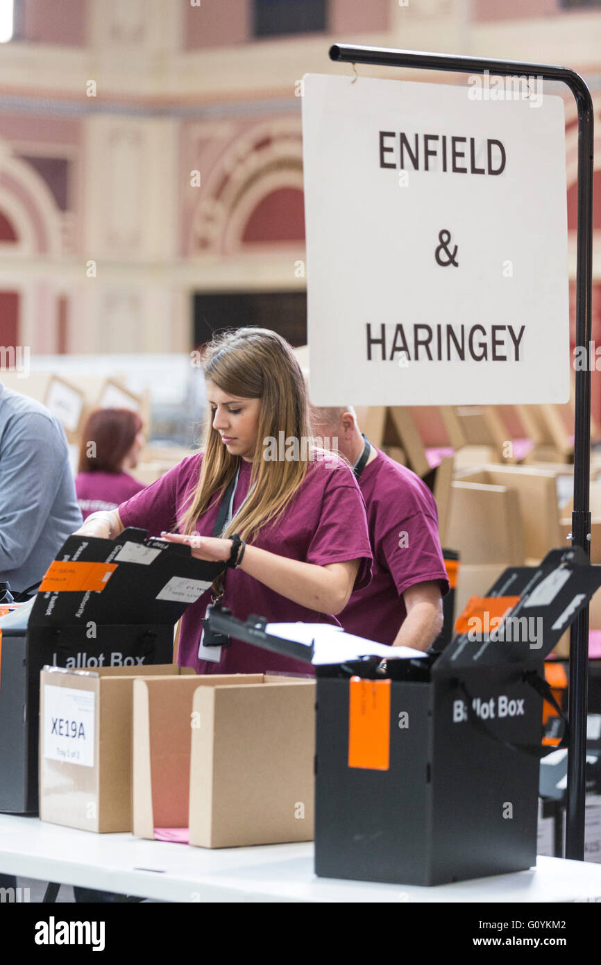 Ballot counting hi-res stock photography and images - Alamy