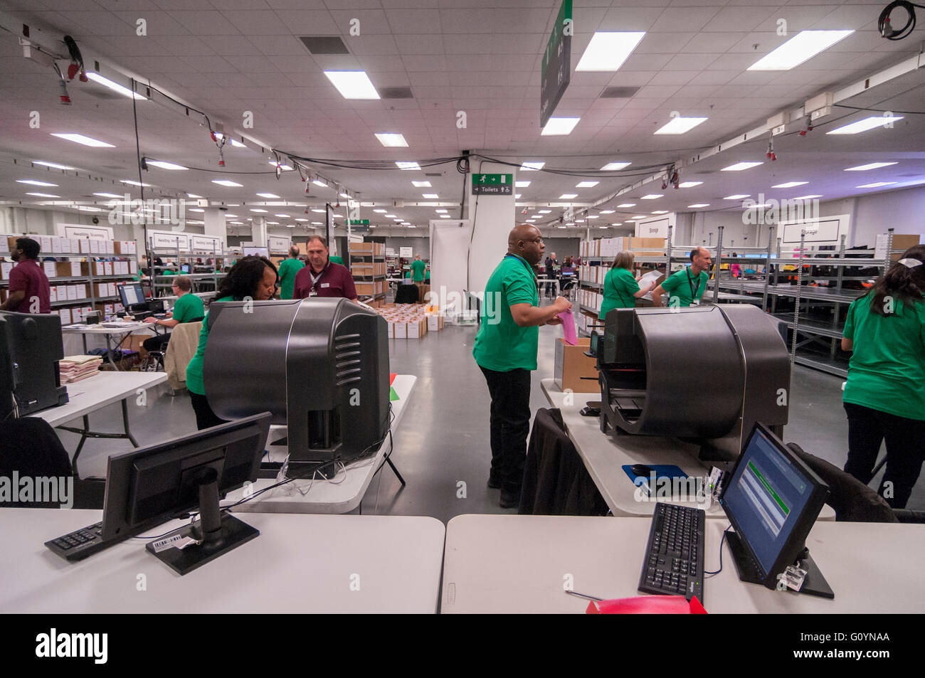 Automated voting hi-res stock photography and images - Alamy