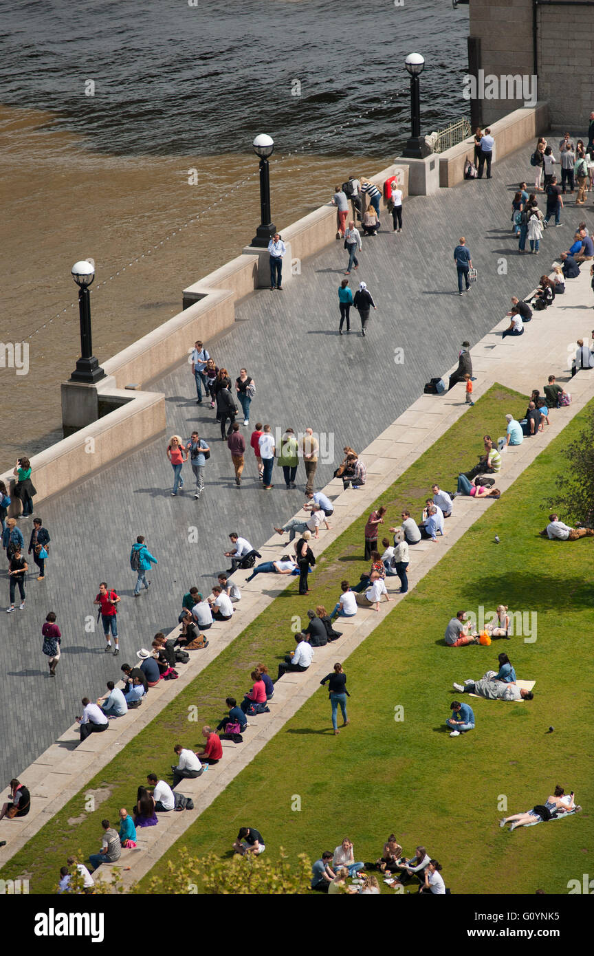 Lunchtime walk office park hi-res stock photography and images - Alamy
