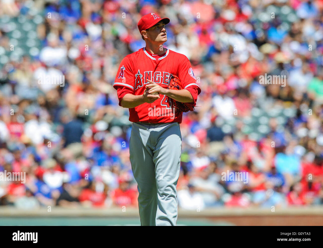 May 01, 2016: Los Angeles Angels starting pitcher Garrett Richards #43 ...
