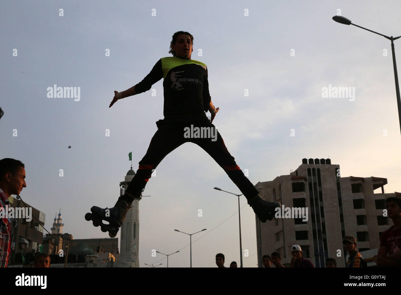 Gaza. 6th May, 2016. Palestinian children playing in the street in Gaza ...