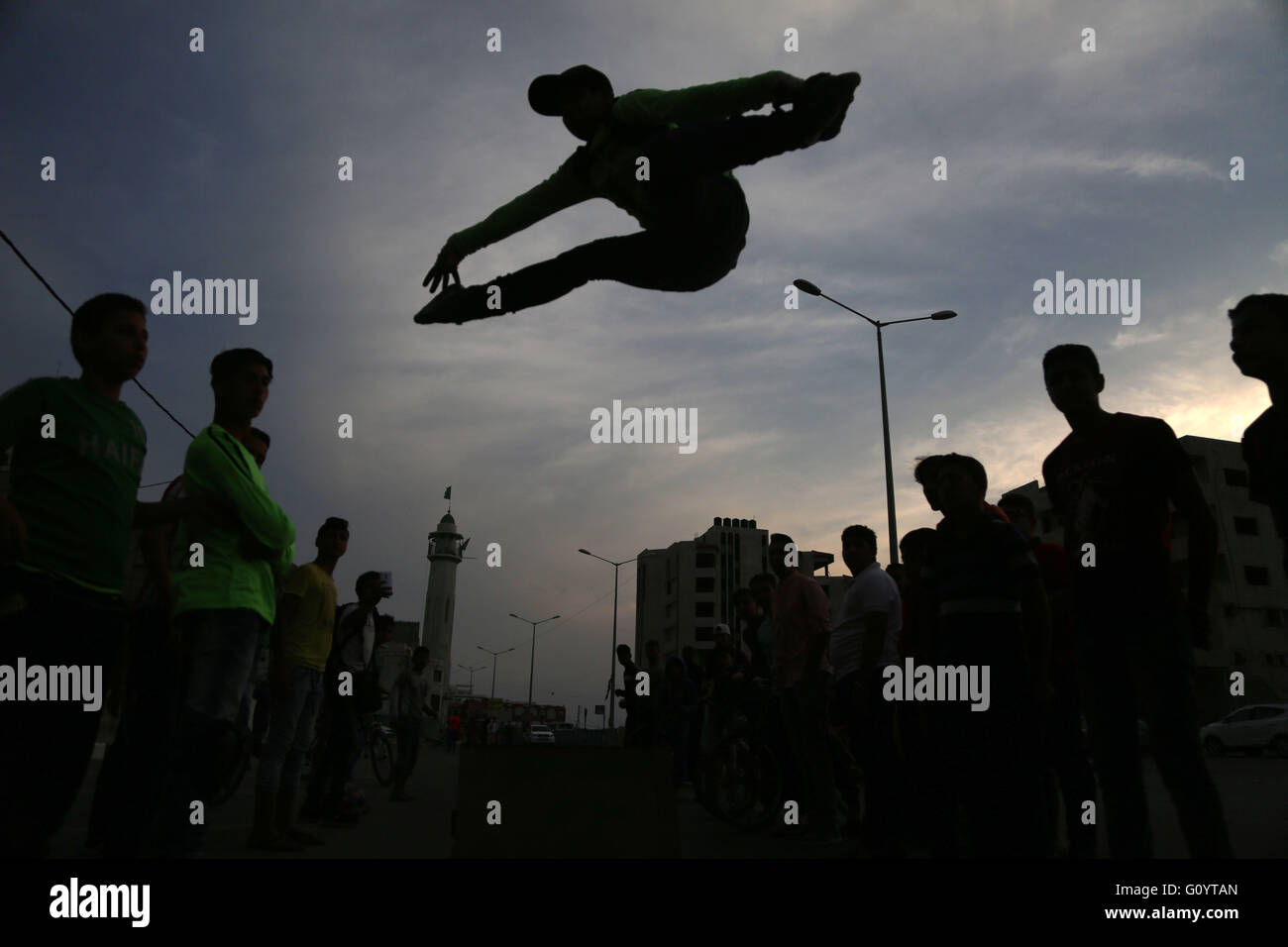 Gaza. 6th May, 2016. Palestinian children playing in the street in Gaza ...