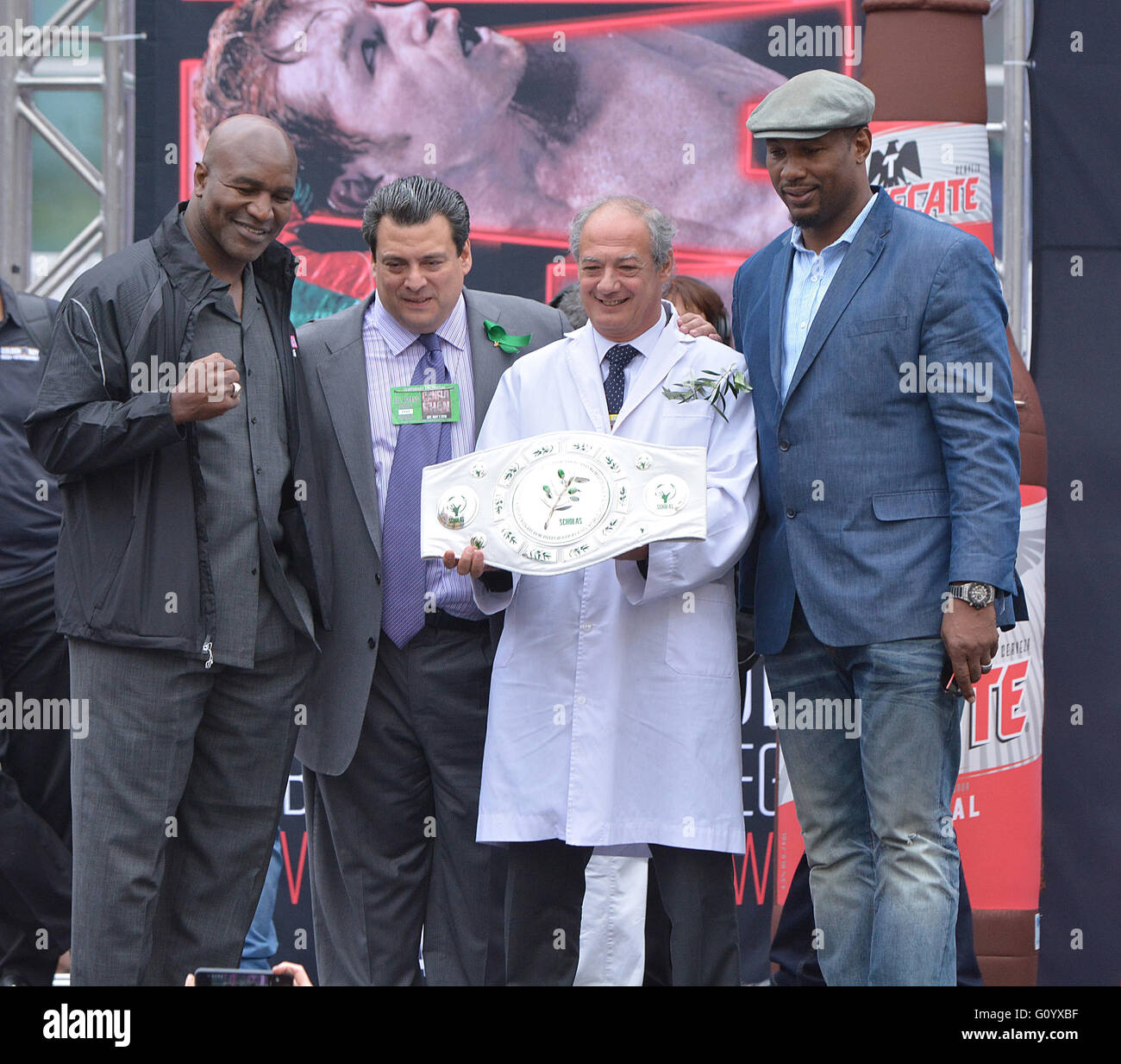 Wbc world middleweight championship hi-res stock photography and images ...