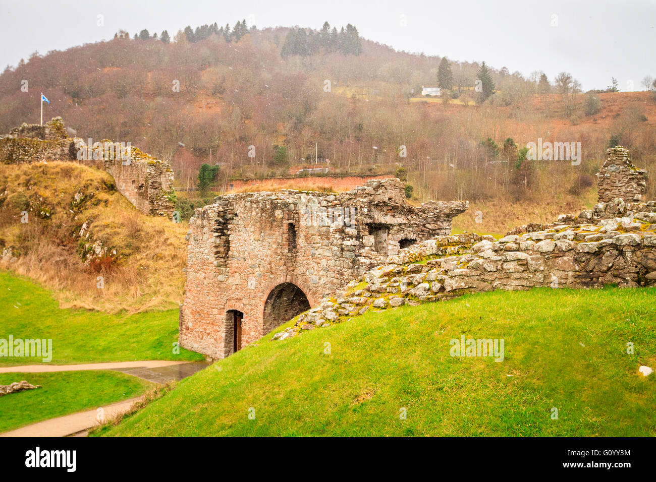Tourists scotland cold hi-res stock photography and images - Alamy