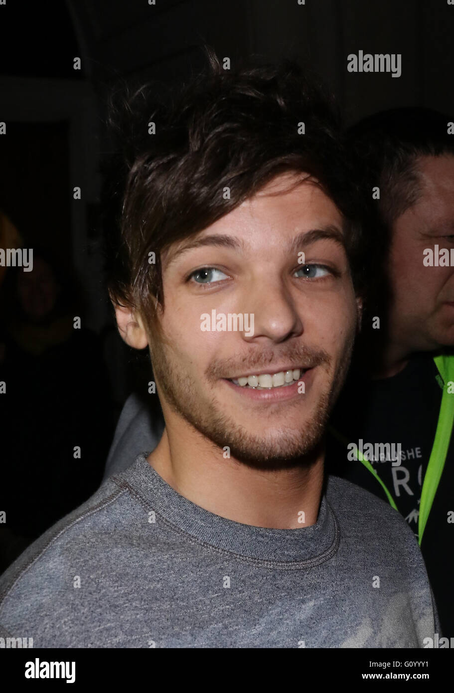 Louis tomlinson one direction hi-res stock photography and images - Alamy