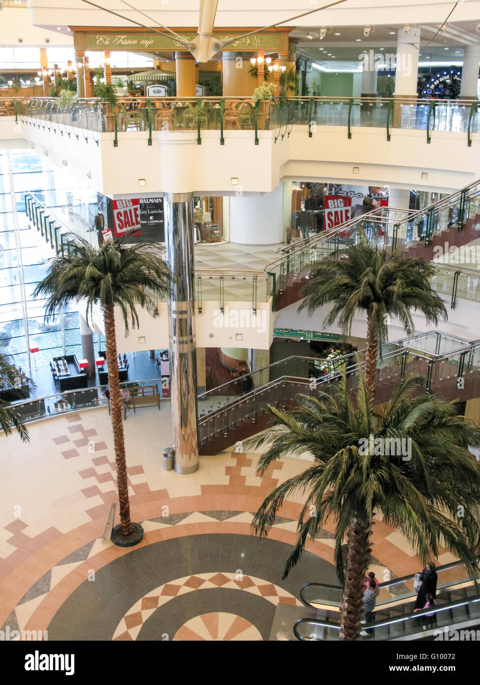 City centre doha shopping mall hi-res stock photography and images - Alamy