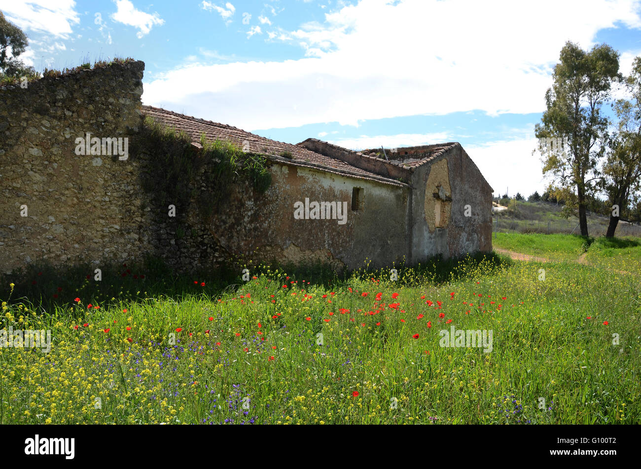 Faraway farm hi-res stock photography and images - Alamy