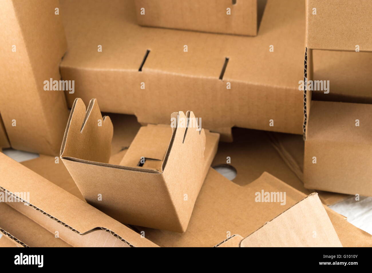 Broken apart in a box hi-res stock photography and images - Alamy