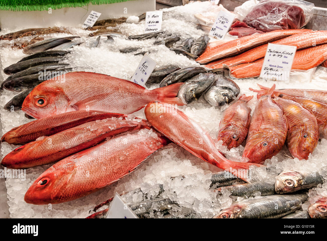 Fishmonger counter hi-res stock photography and images - Alamy