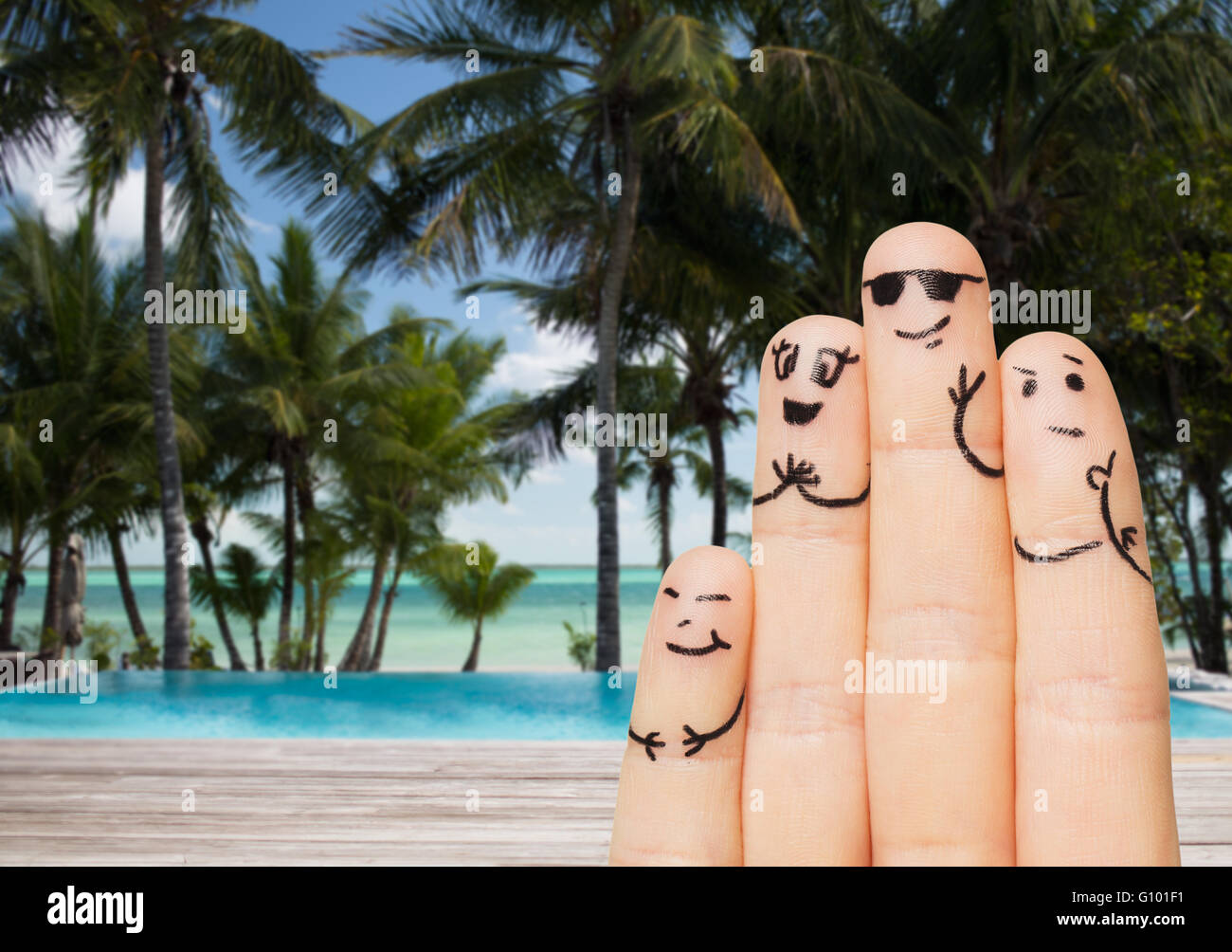 Smiley face on beach hi-res stock photography and images - Alamy