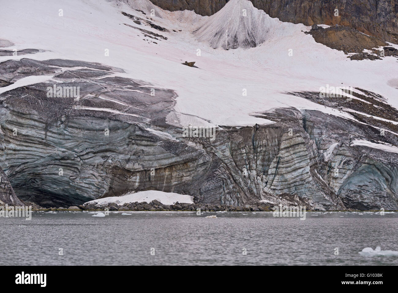 Small icebergs drifting in front of Smithbreen Glacier in Raudfjorden ...