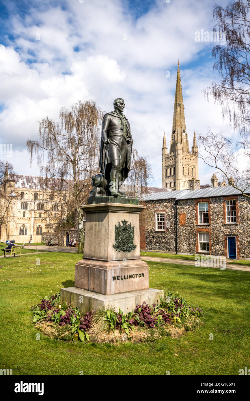 Statue norwich norfolk england hi-res stock photography and images - Alamy