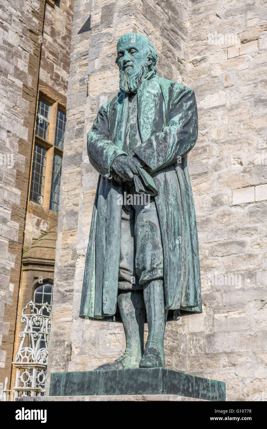 William barnes statue hi-res stock photography and images - Alamy