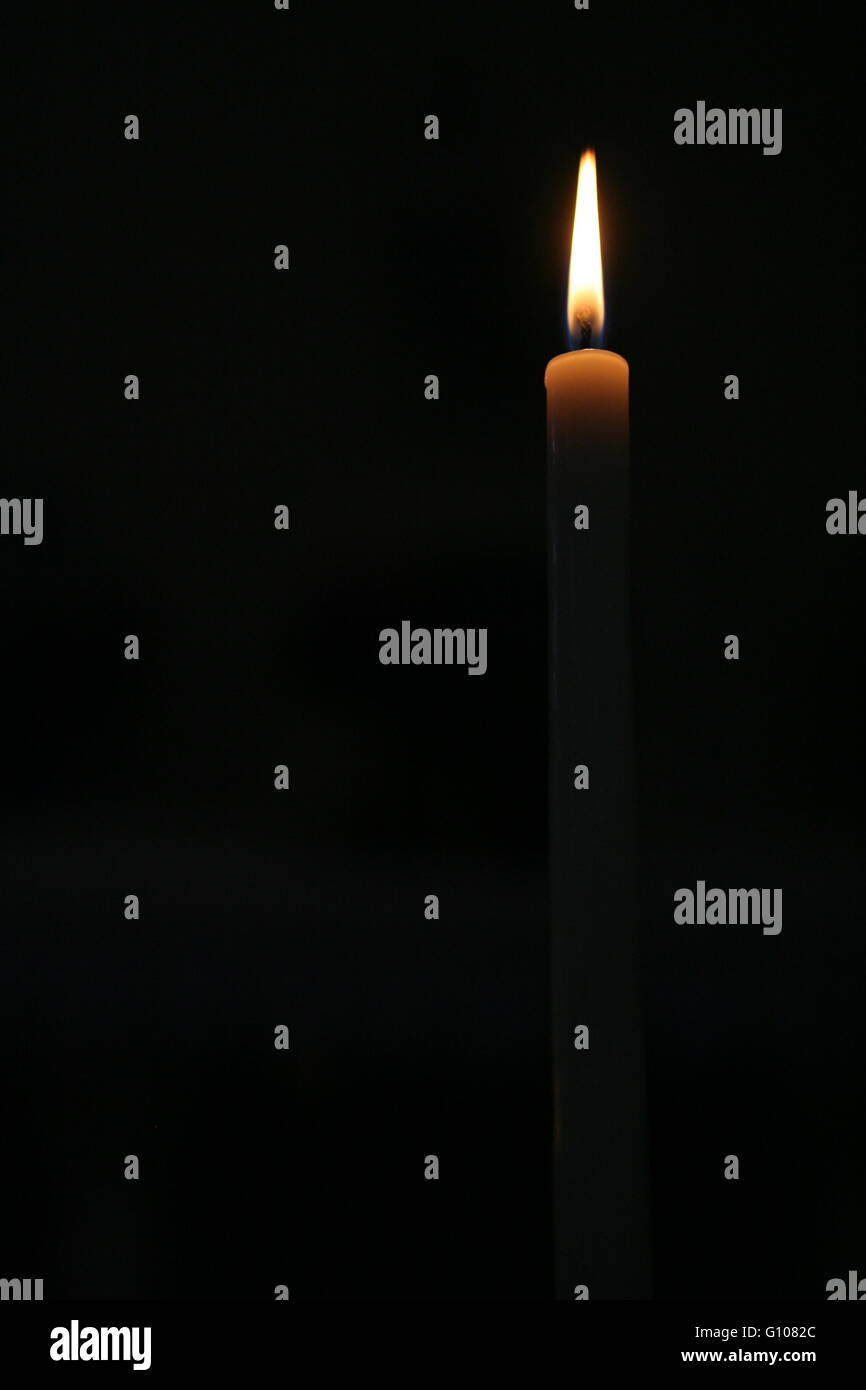Single candle flame background hi-res stock photography and images - Alamy