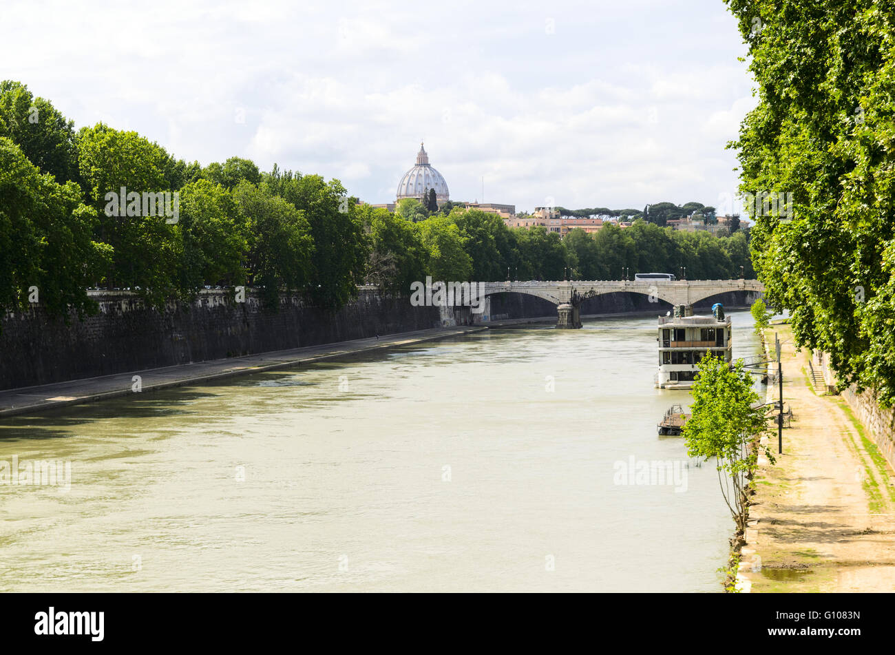 Tiber embankment hi-res stock photography and images - Alamy