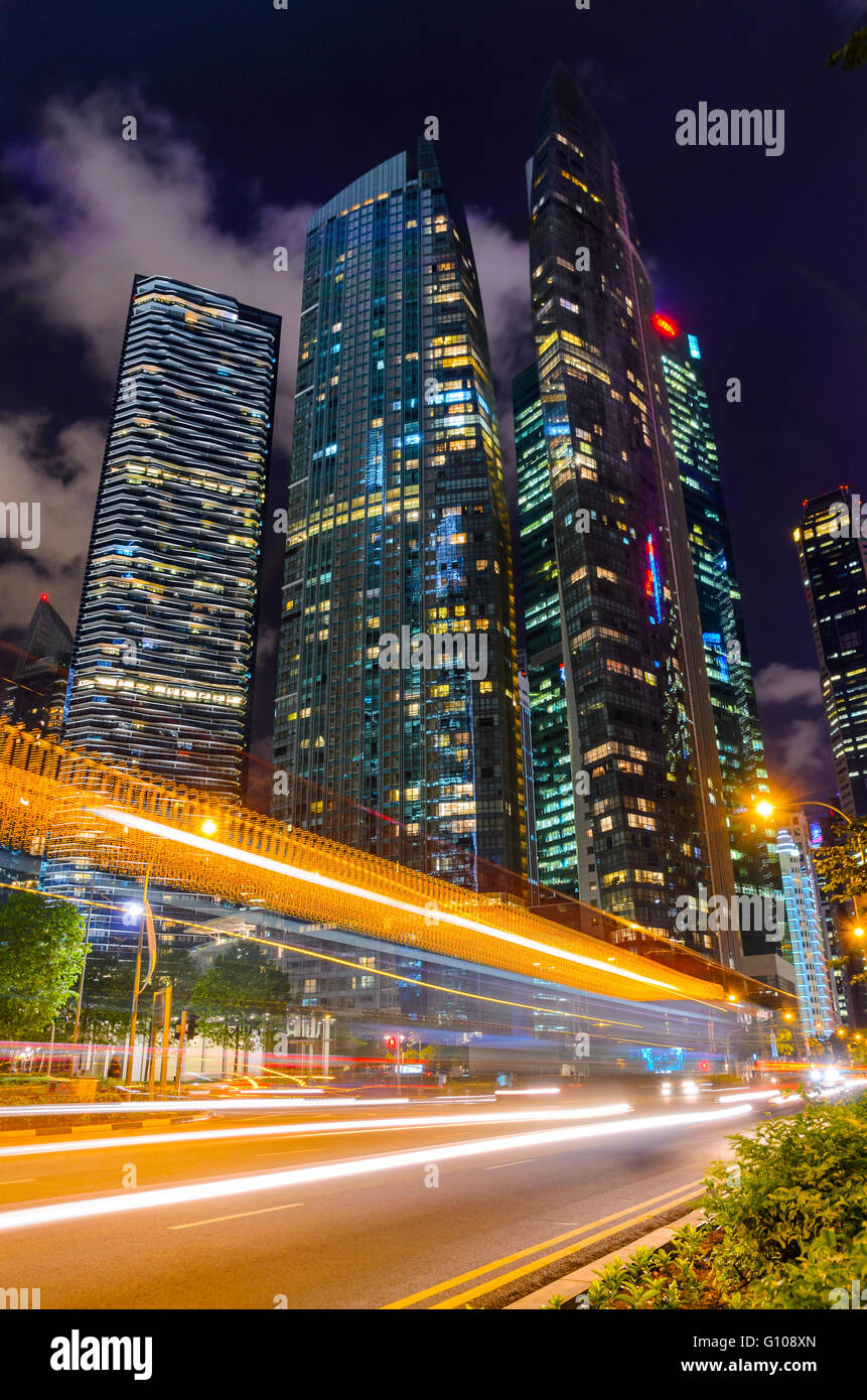 Tall traffic lights hi-res stock photography and images - Alamy