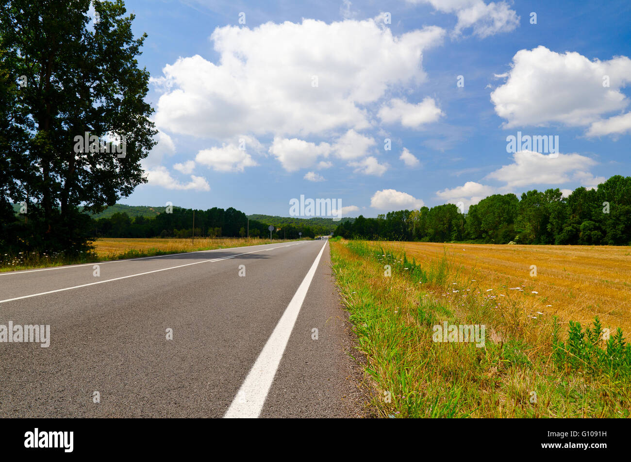 empty country road Stock Photo - Alamy