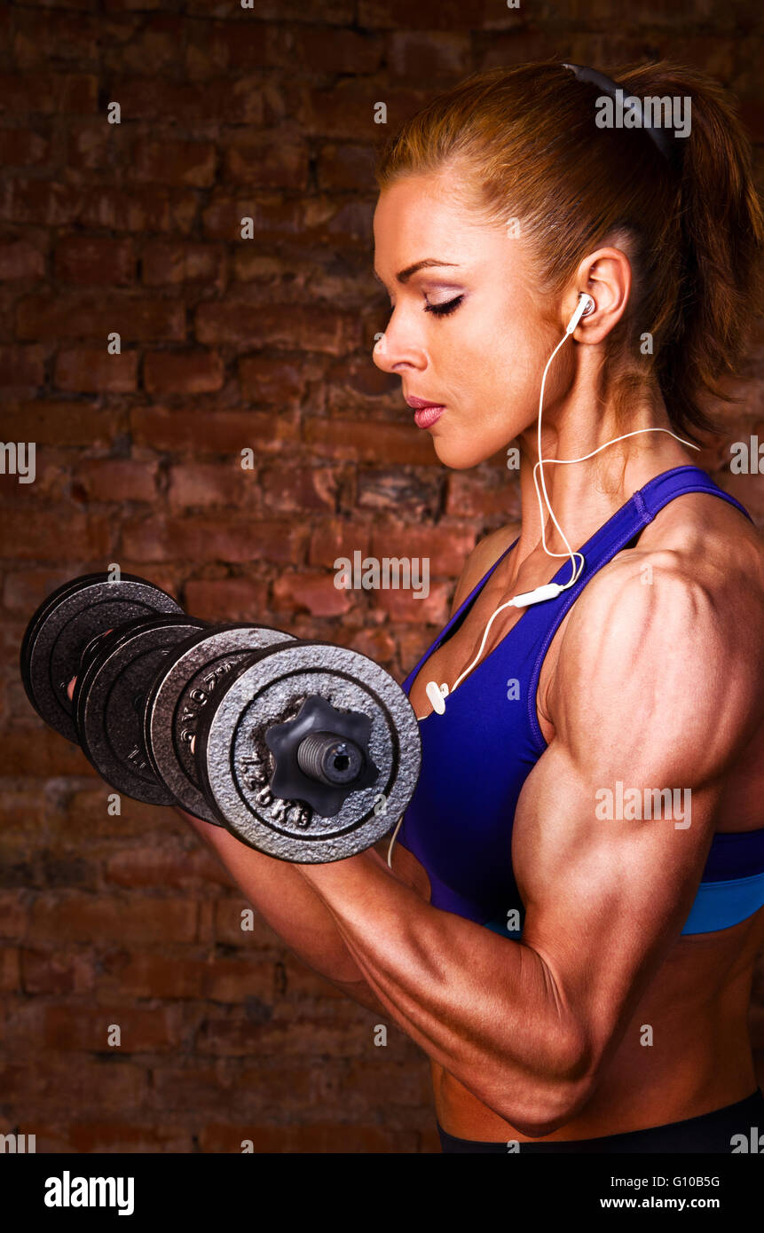 Strong black female athlete hi-res stock photography and images - Alamy