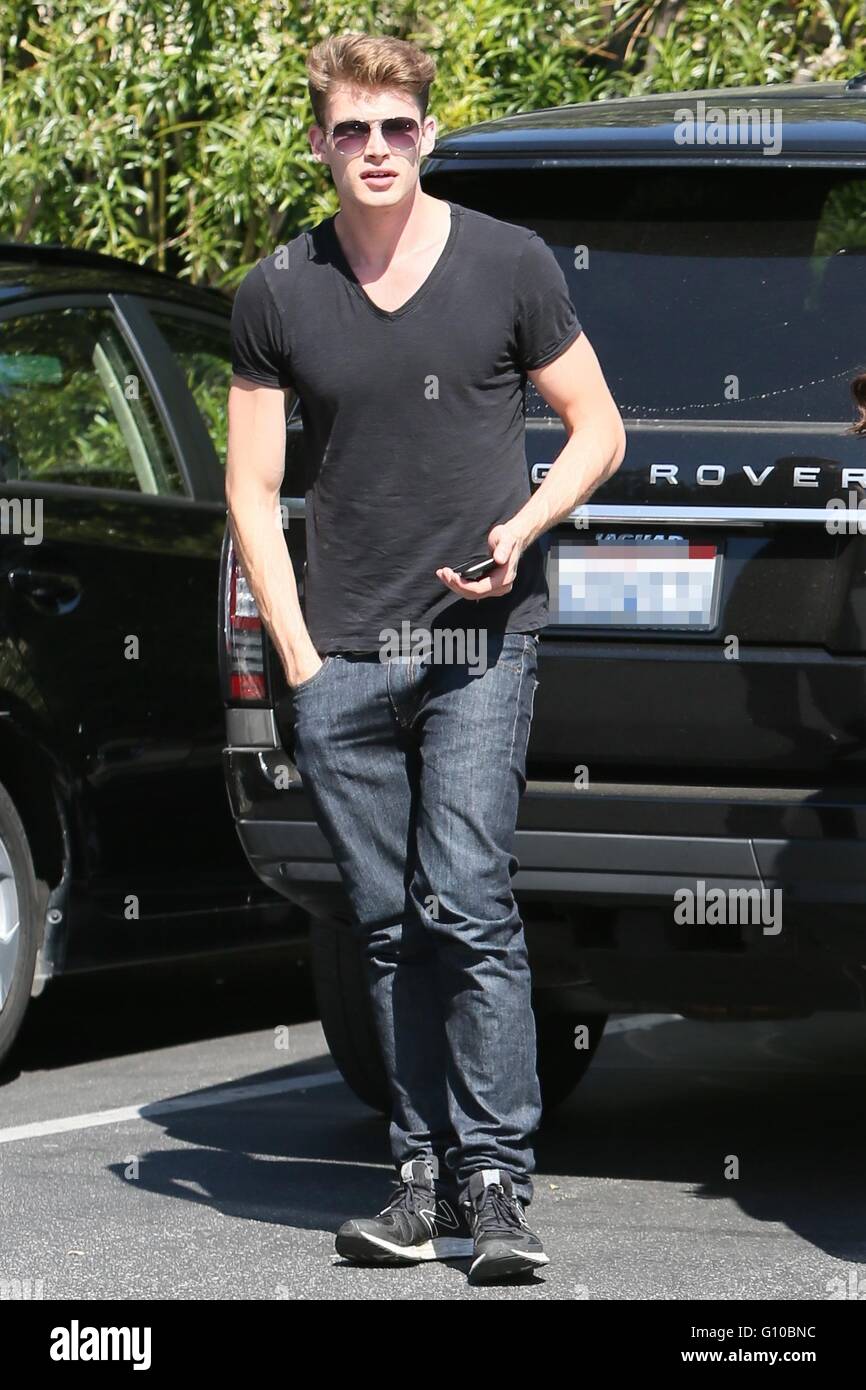 Terri Seymour and Clark Mallon visit Bristol Farms with their daughter ...