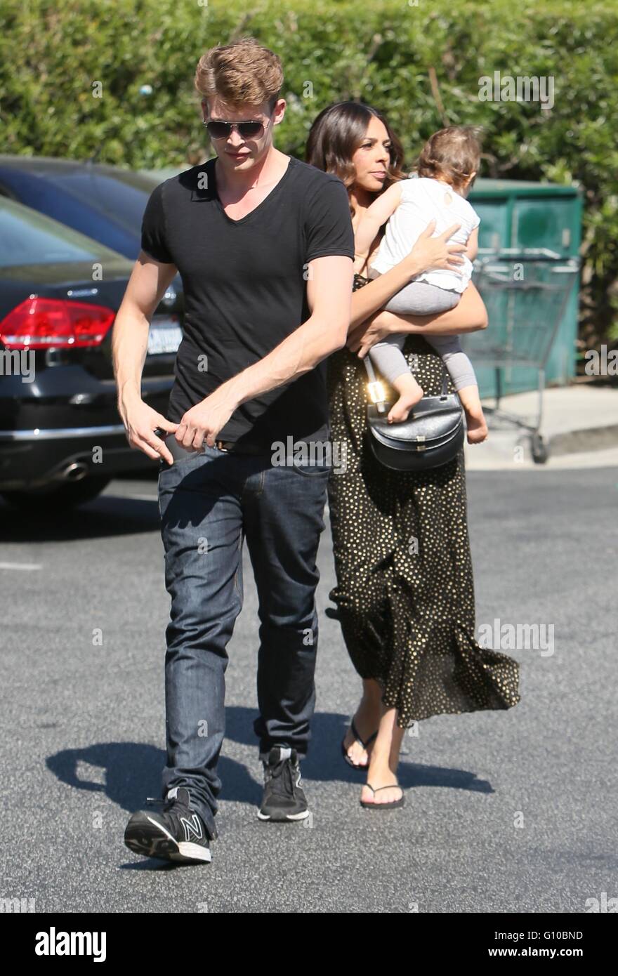 Terri Seymour and Clark Mallon visit Bristol Farms with their daughter ...