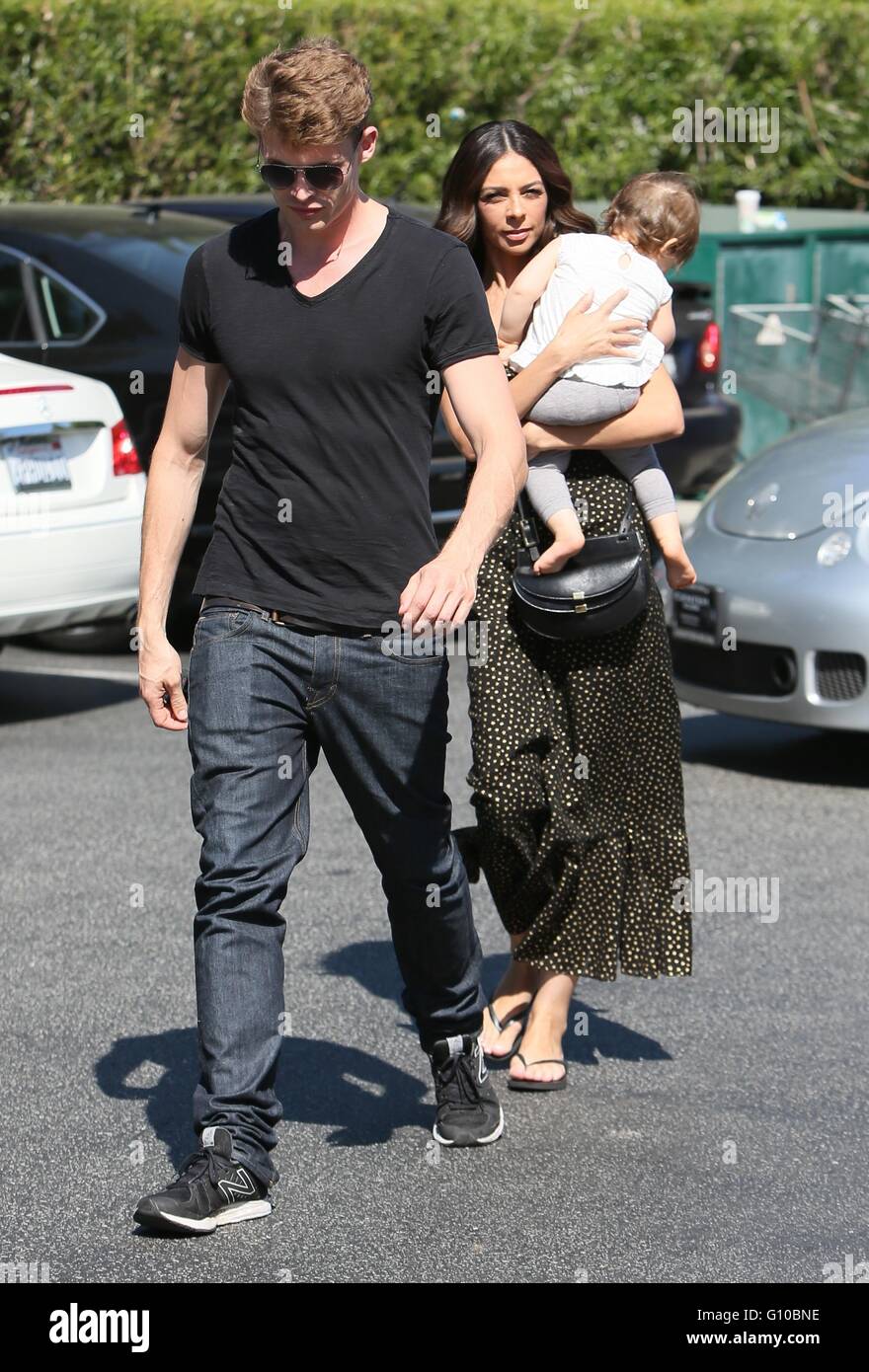Terri Seymour and Clark Mallon visit Bristol Farms with their daughter ...