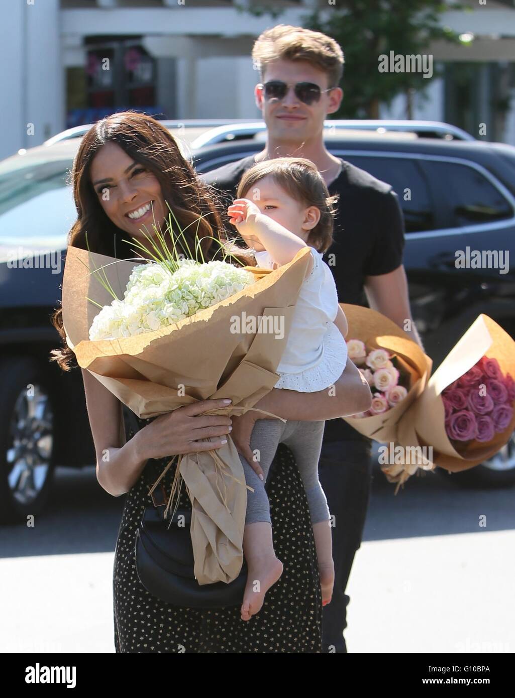 Terri Seymour and Clark Mallon visit Bristol Farms with their daughter ...