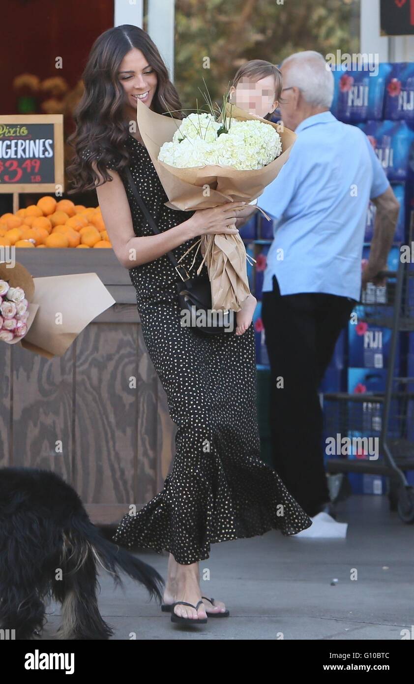Terri Seymour and Clark Mallon visit Bristol Farms with their daughter ...