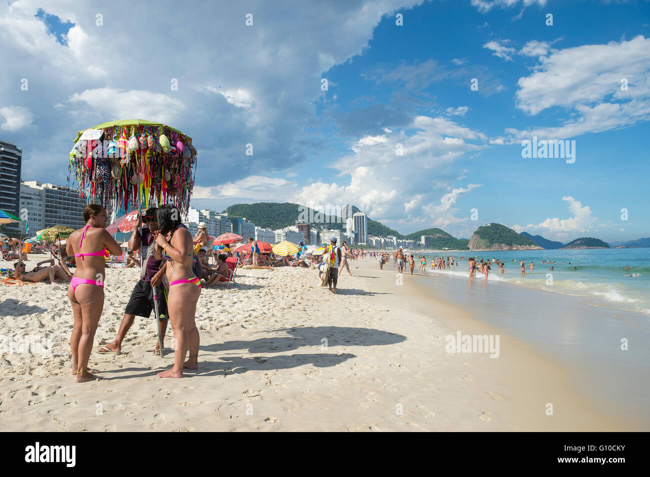 Bikinis Copacabana Brazil Beach Stockfotos Bikinis Copacabana Brazil