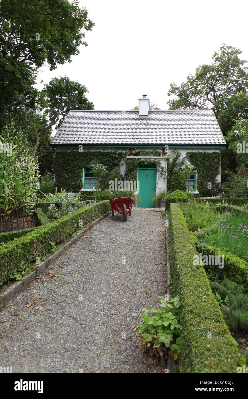 The Gardeners cottage, Glenveagh National Park, Donegal, Ireland Stock ...