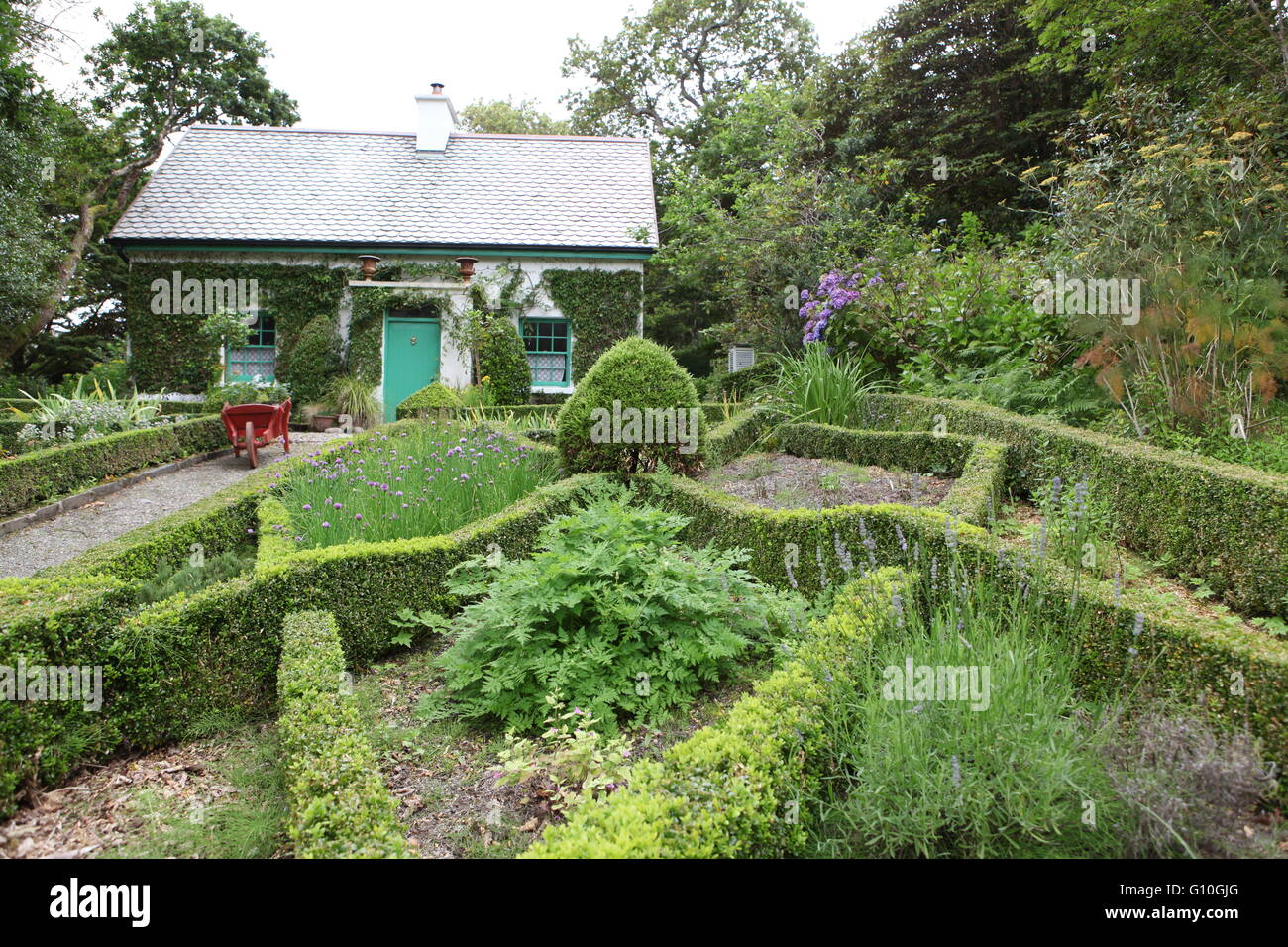 The Gardeners cottage, Glenveagh National Park, Donegal, Ireland Stock ...