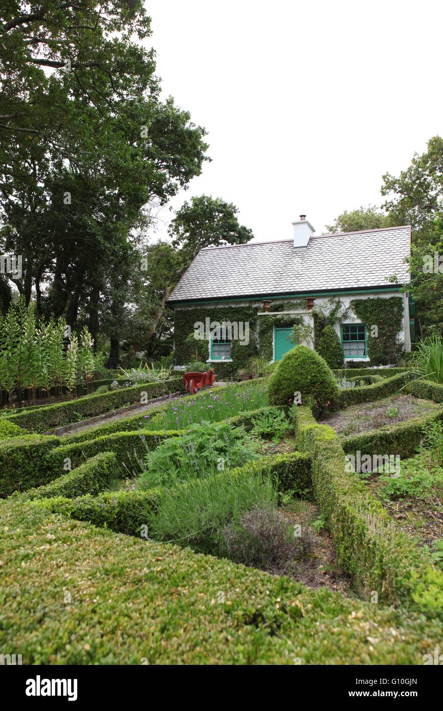 Gardeners cottage glenveagh national park hi-res stock photography and ...