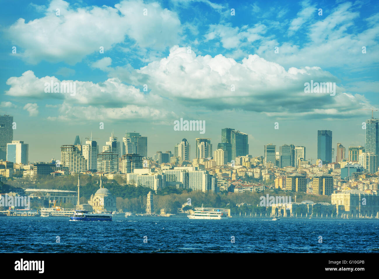 Istanbul business district hi-res stock photography and images - Alamy