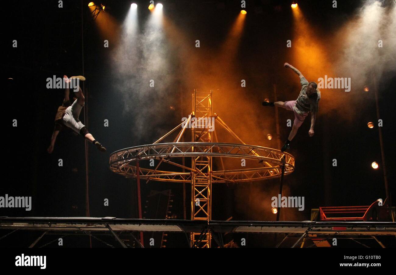 Race Horse acrobatic troupe from Finland take part in Circusfest 2016 ...