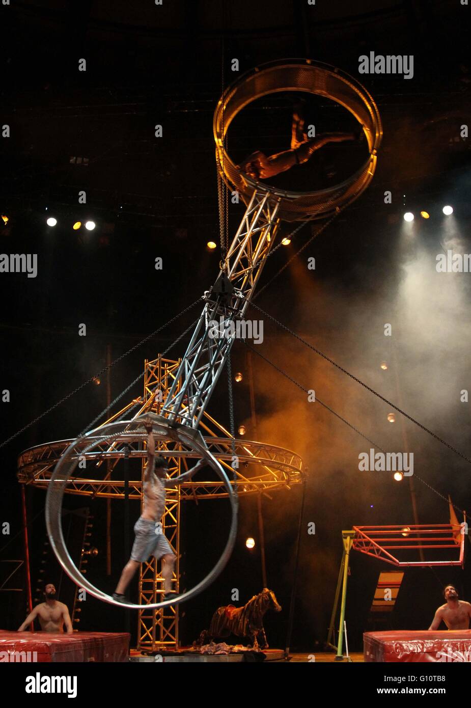 Race Horse acrobatic troupe from Finland take part in Circusfest 2016 ...