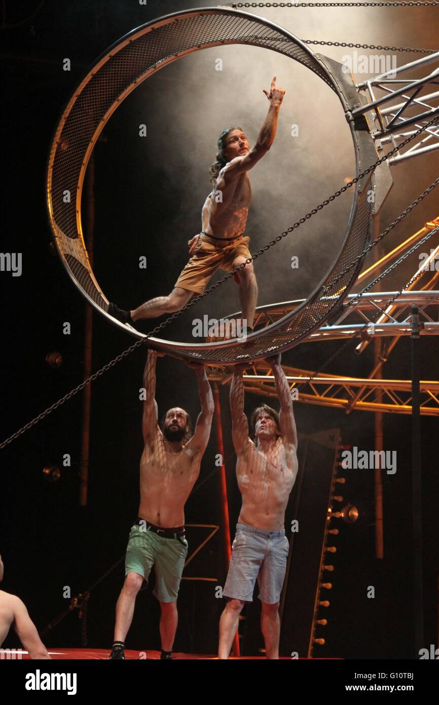 Race Horse acrobatic troupe from Finland take part in Circusfest 2016 ...