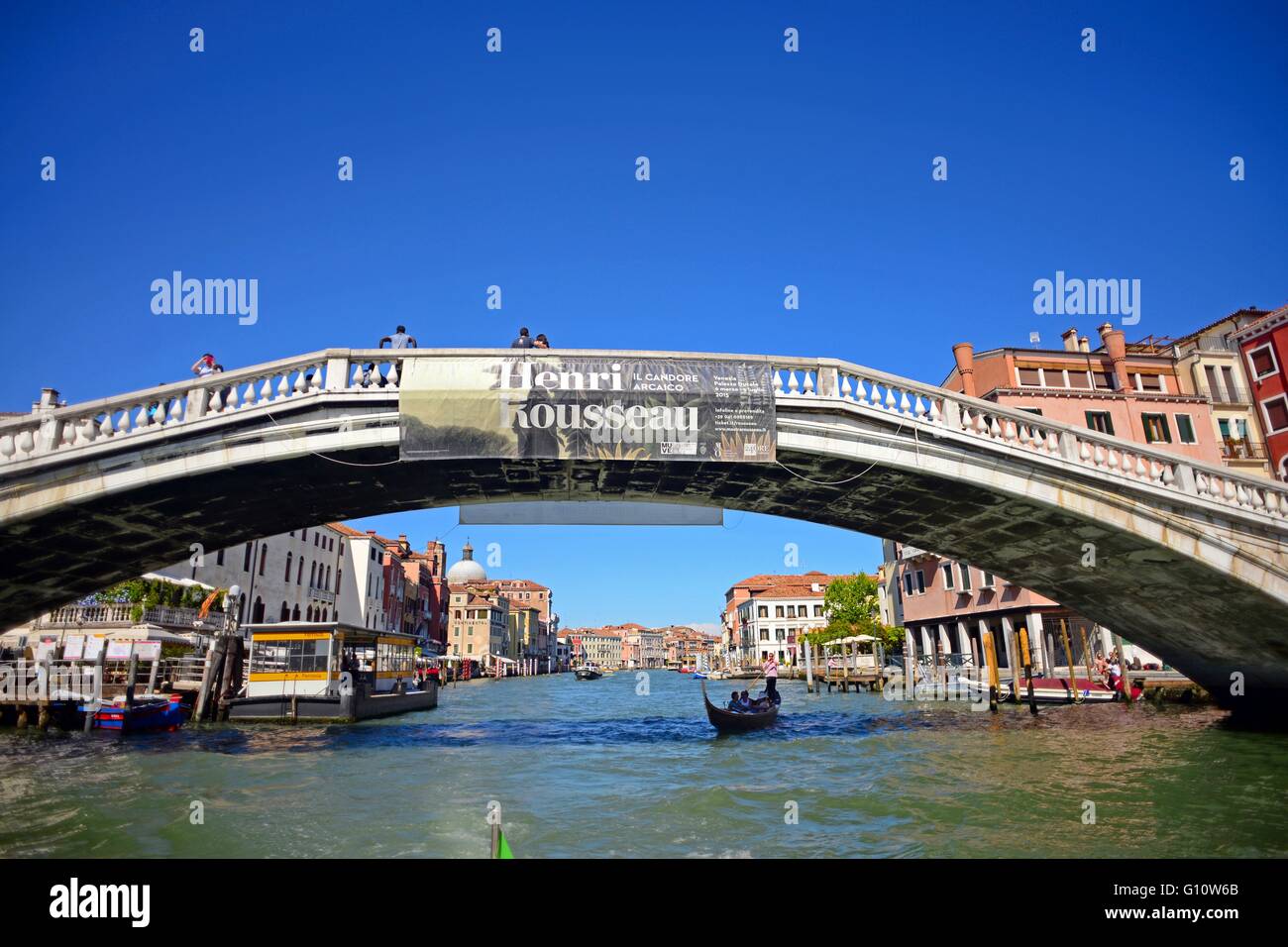 Venice popular gondola transportation hi-res stock photography and ...