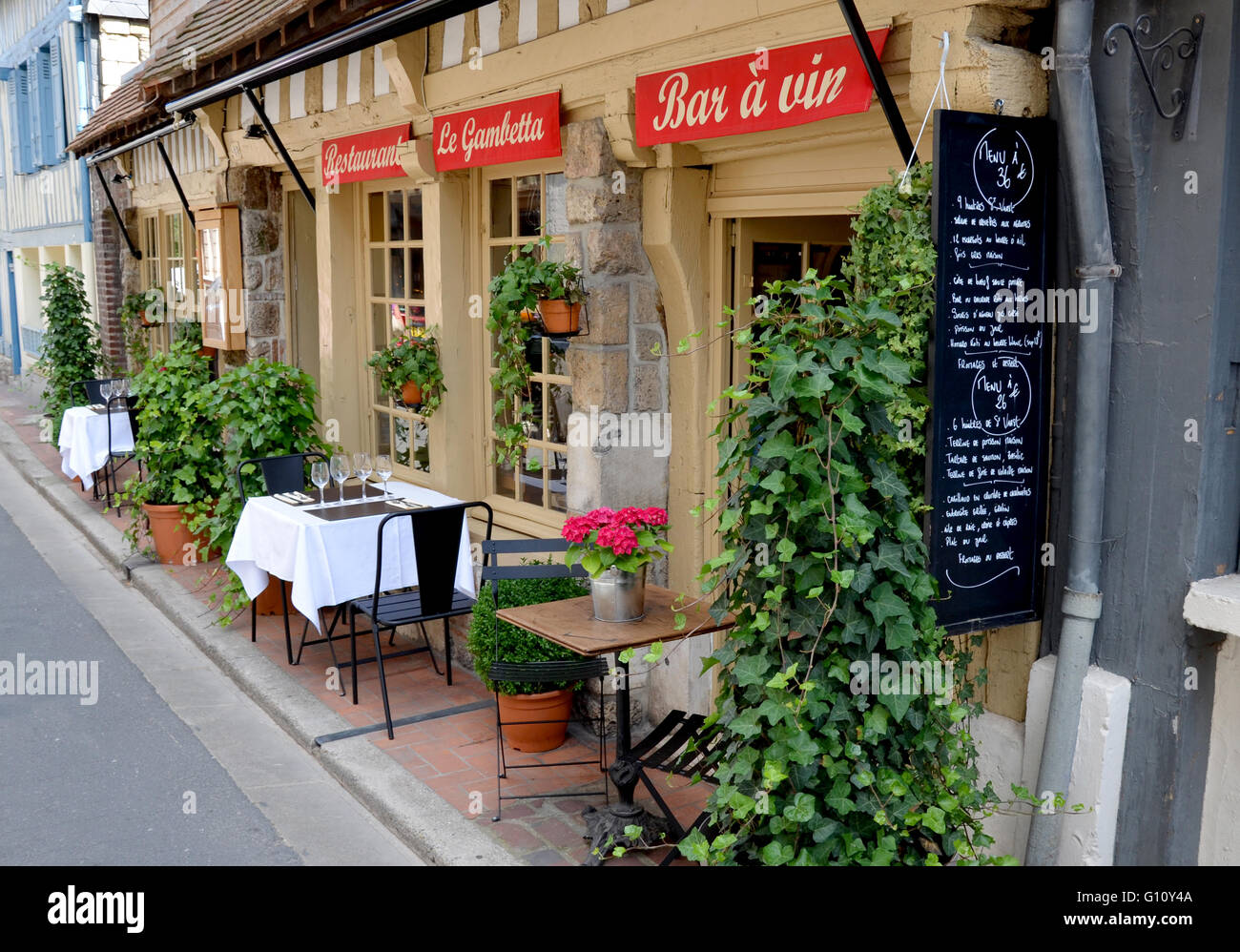 Honfleur restaurant hi-res stock photography and images - Alamy
