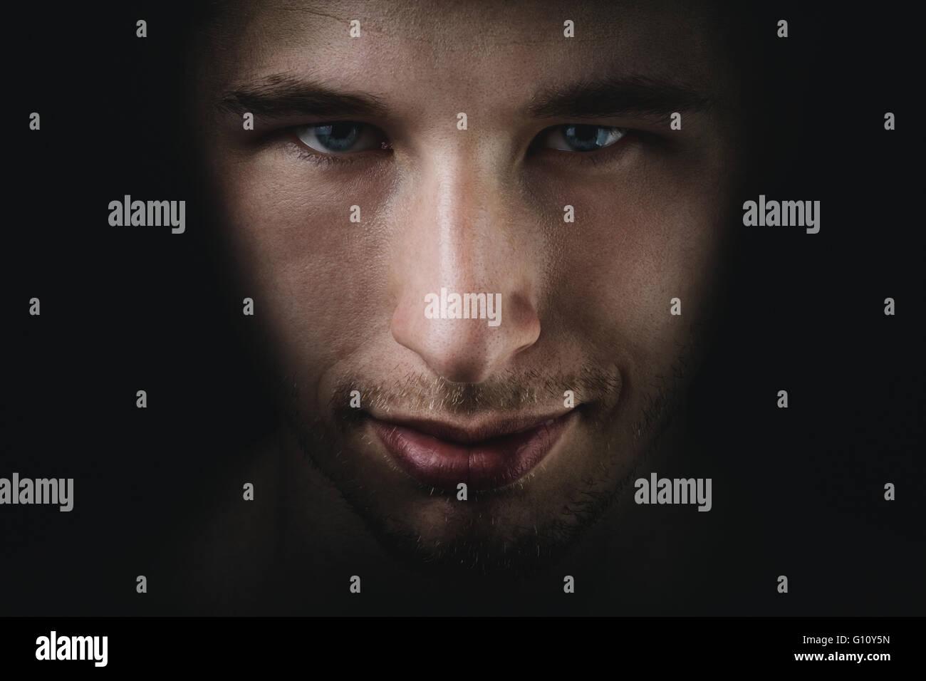 Fade to black hi-res stock photography and images - Alamy