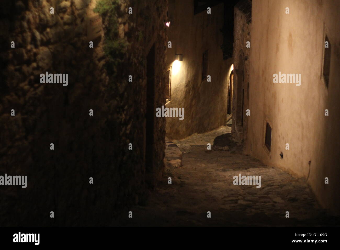 Spooky lighting hi-res stock photography and images - Alamy