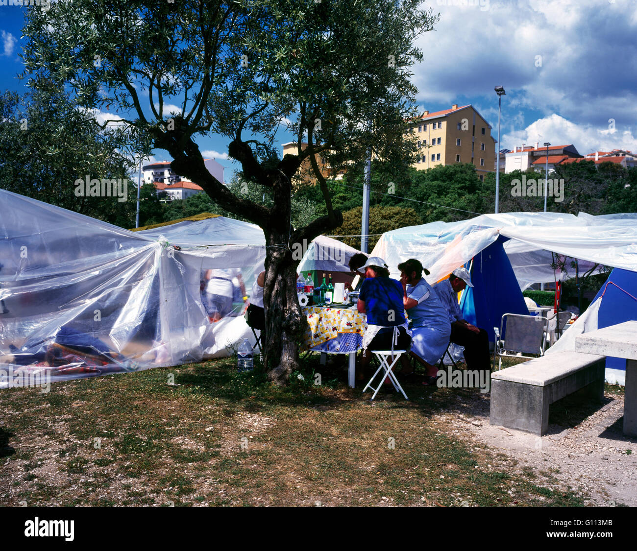 Fatima Portugal Pilgrims having Picnic Under Tree Stock Photo - Alamy
